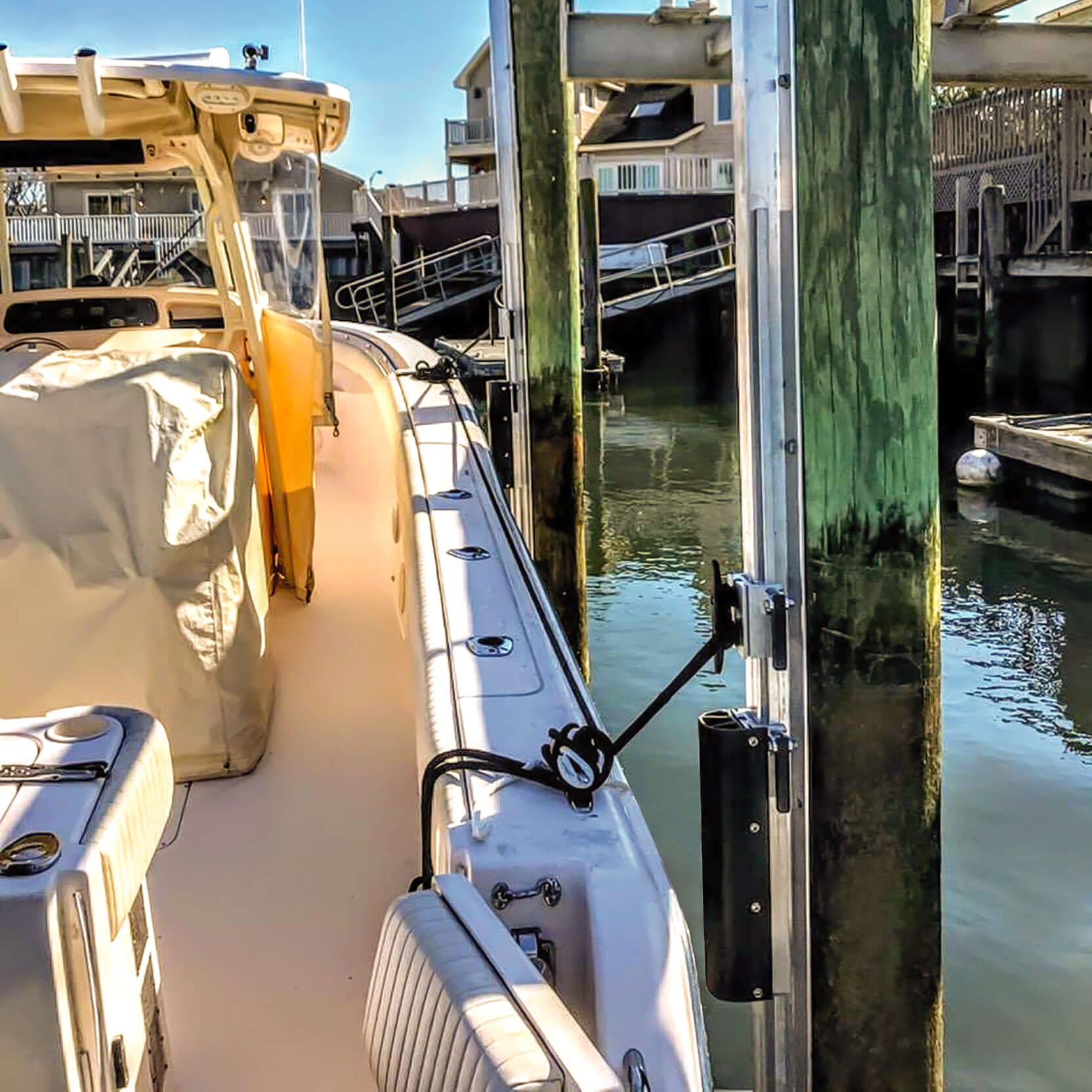 TIDE RIGHT – Seahorse Docking