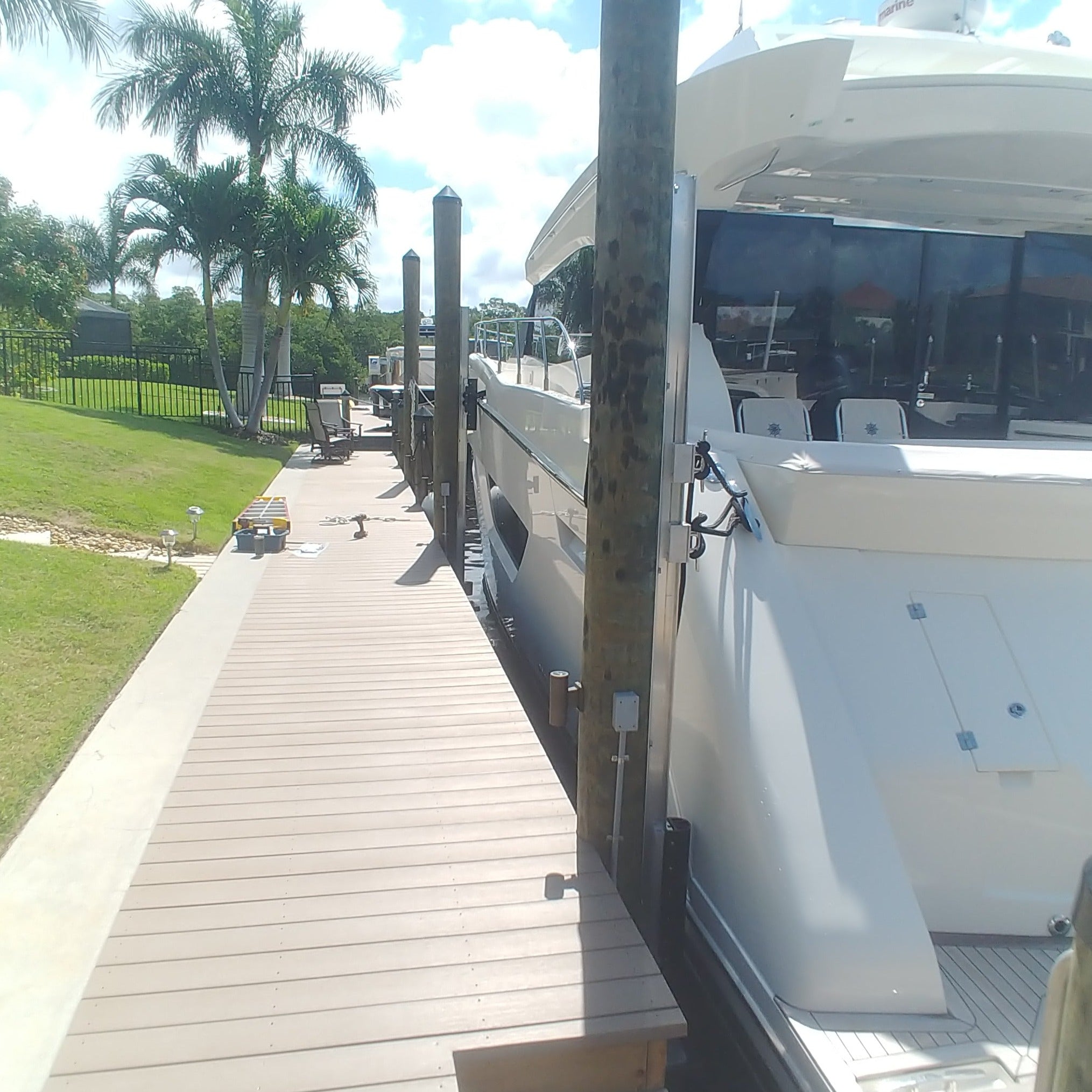 TIDE RIGHT – Seahorse Docking